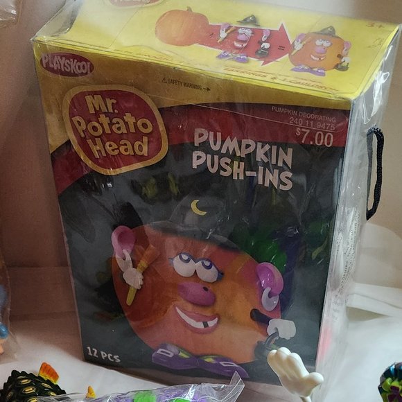 Other | Mr Potato Head 12 Piece Pumpkin Push Ins Pumpkin Decorating Kit ...